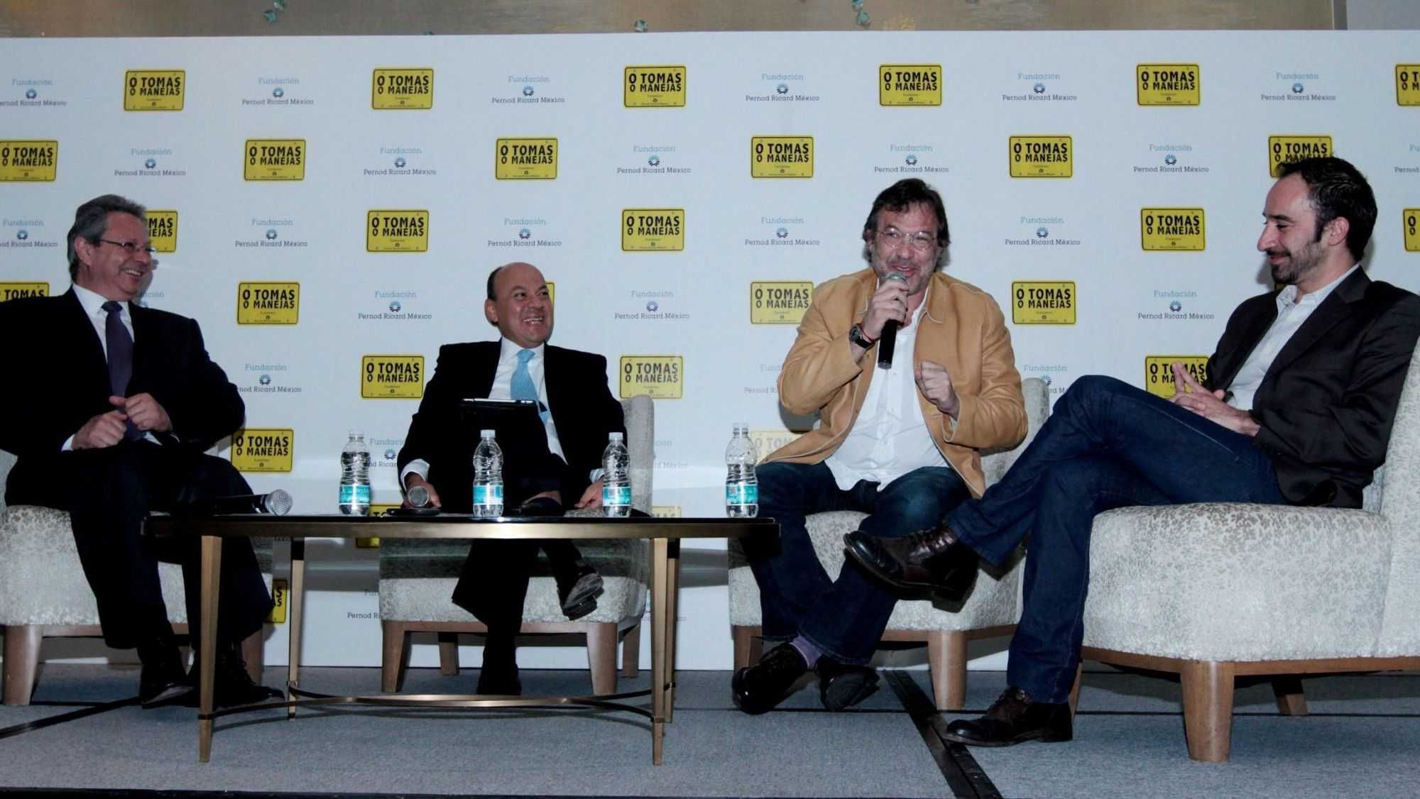 Se suma Simón Bross a la campaña "O tomas o manejas"