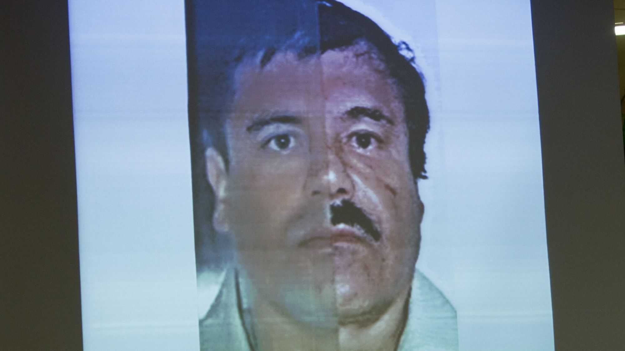 Reparten en carreteras y autopistas fotografías de Guzmán Loera