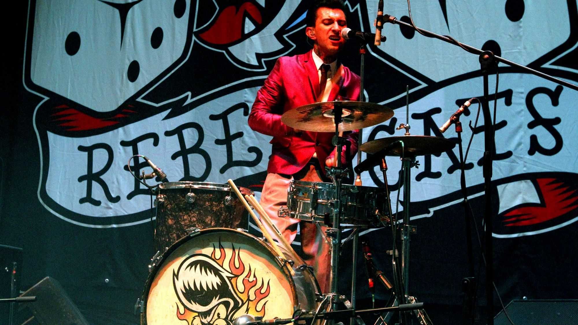 Rebel Cats celebra década de éxitos con energética presentación