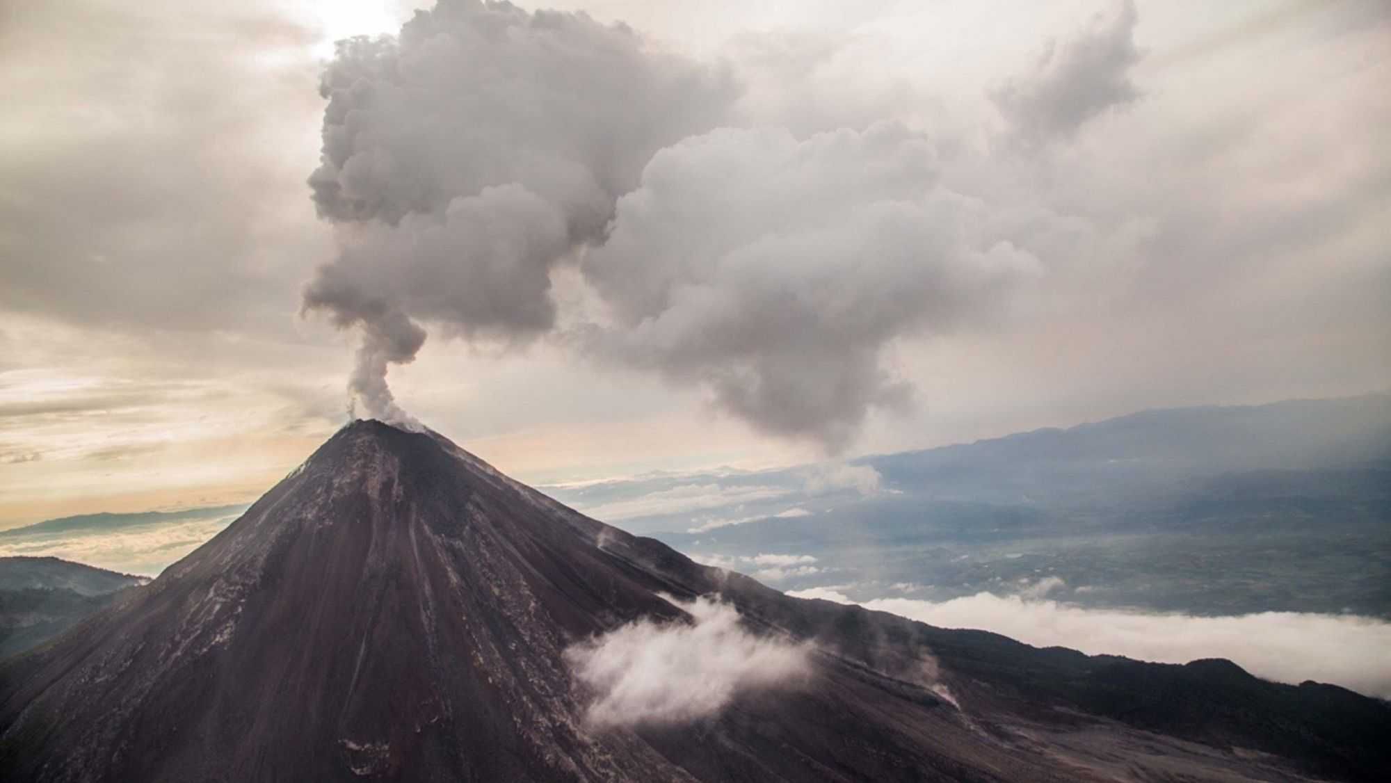 Reportan incremento de la actividad en el Volcán de Fuego de Coli...