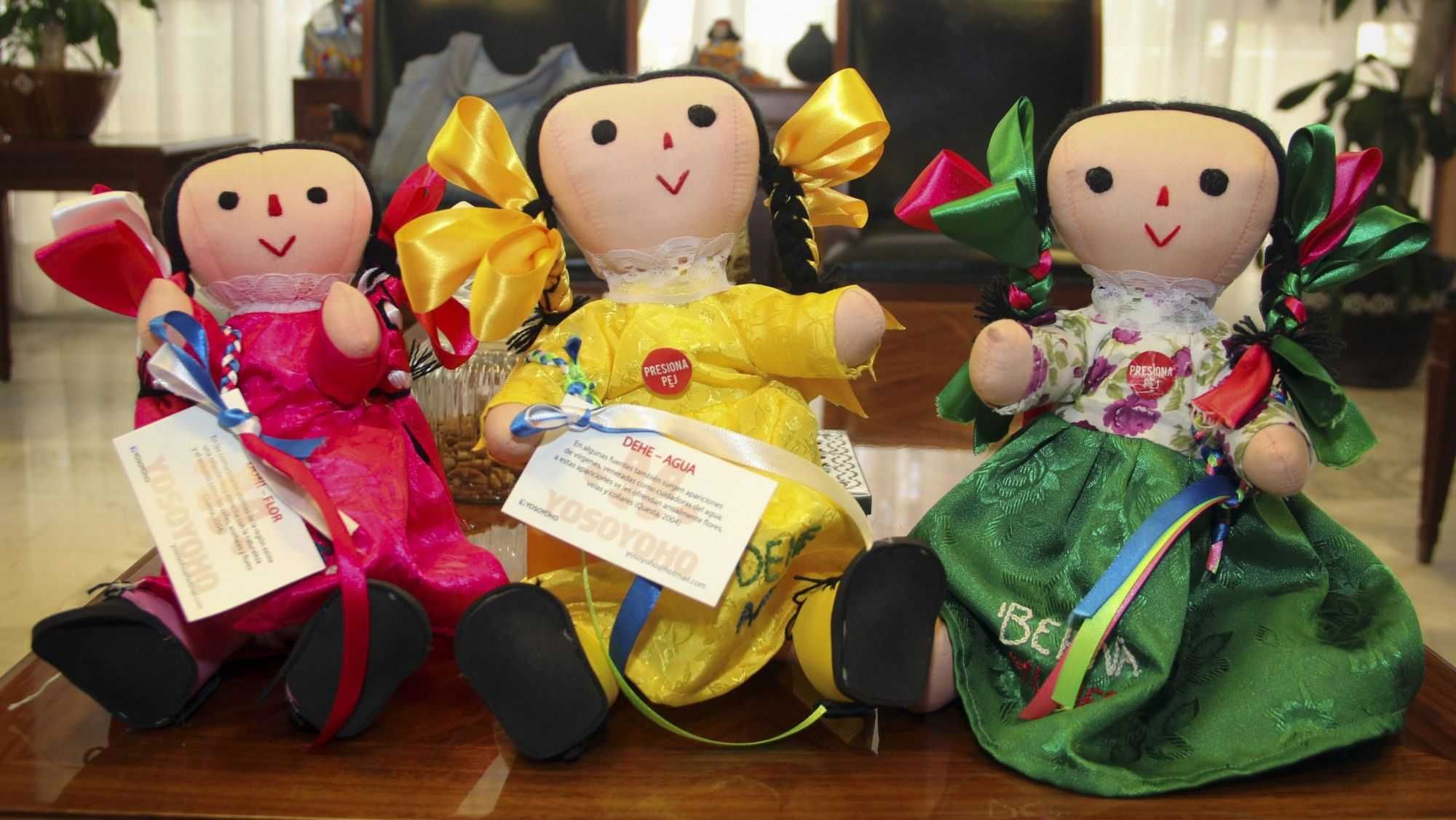 Presentan en Querétaro muñeca artesanal que habla hñähño
