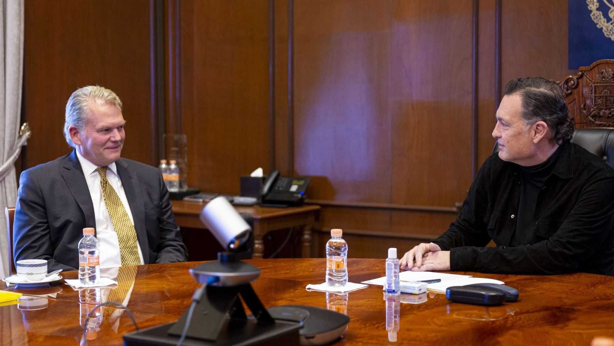 Revisa gobernador operación y avances de empresa estadounidense e...