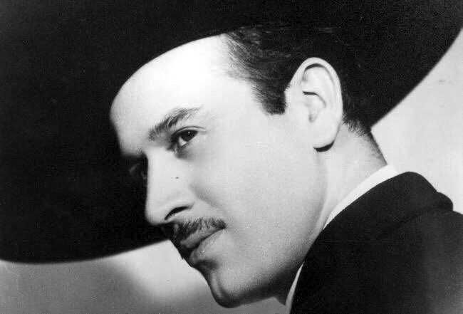 Primera imagen de Omar Chaparro caracterizado como Pedro Infante