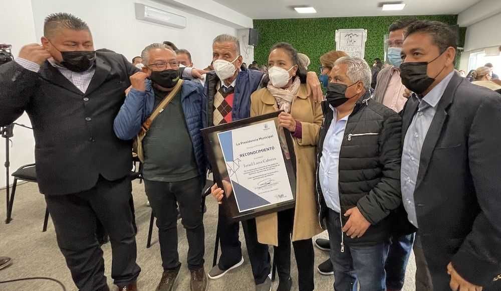 Homenaje al periodista Israel Luna Cabrera en sesión de cabildo